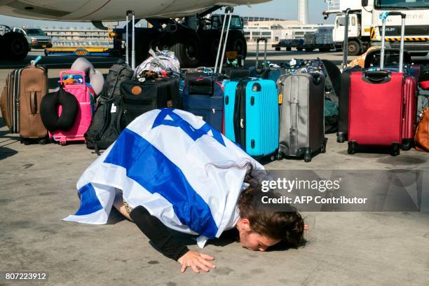 Jewish Migrants Arrive In Israel From North America Photos And Premium