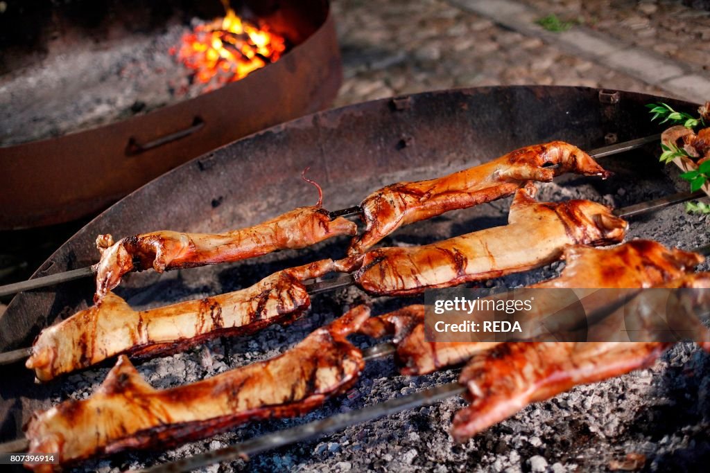 Su Porceddu. roast suckling pig. typical Sardinian roast. News Photo ... Su Porceddu. roast suckling pig. typical Sardinian roast. News Photo ...