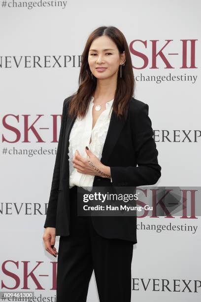 Lee So Ra Model Photos And Premium High Res Pictures Getty Images