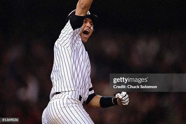 Derek Jeter 2001 World Series Photos And Premium High Res Pictures