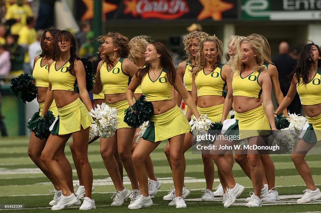Oregon Cheerleaders On Field During Game Vs Cal Eugene Or News Photo Getty Images
