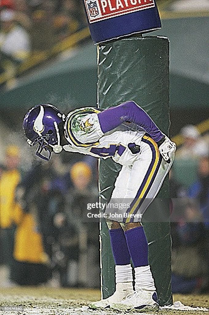 Nfc Playoffs Minnesota Vikings Randy Moss Victorious Mooning Crowd News Photo Getty Images