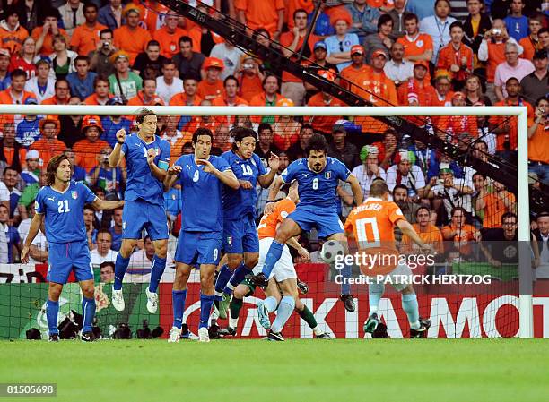 2,226 Midfielder Wesley Sneijder Photos & High Res Pictures - Getty Images 2,226 Midfielder Wesley Sneijder Photos & High Res Pictures - Getty Images