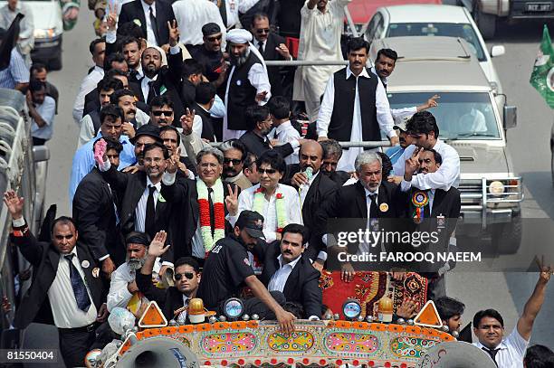 Chaudhry Aitzaz Ahsan Photos and Premium High Res Pictures - Getty Images Chaudhry Aitzaz Ahsan Photos and Premium High Res Pictures - Getty Images