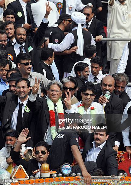 Chaudhry Aitzaz Ahsan Photos and Premium High Res Pictures - Getty Images Chaudhry Aitzaz Ahsan Photos and Premium High Res Pictures - Getty Images