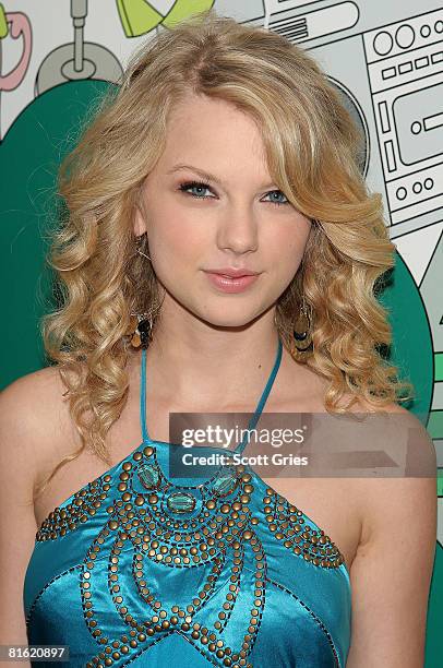 Taylor Swift Mtv Trl Photos and Premium High Res Pictures - Getty Images Taylor Swift Mtv Trl Photos and Premium High Res Pictures - Getty Images