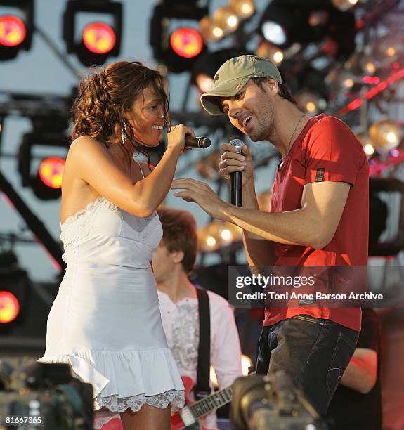 Enrique Iglesias Nadiya Photos and Premium High Res Pictures - Getty Images Enrique Iglesias Nadiya Photos and Premium High Res Pictures - Getty Images