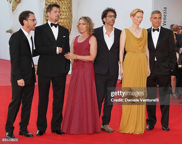 Tilda Swinton And Frances Mcdormand Photos And Premium High Res tilda-swinton-and-frances-mcdormand-photos-and-premium-high-res