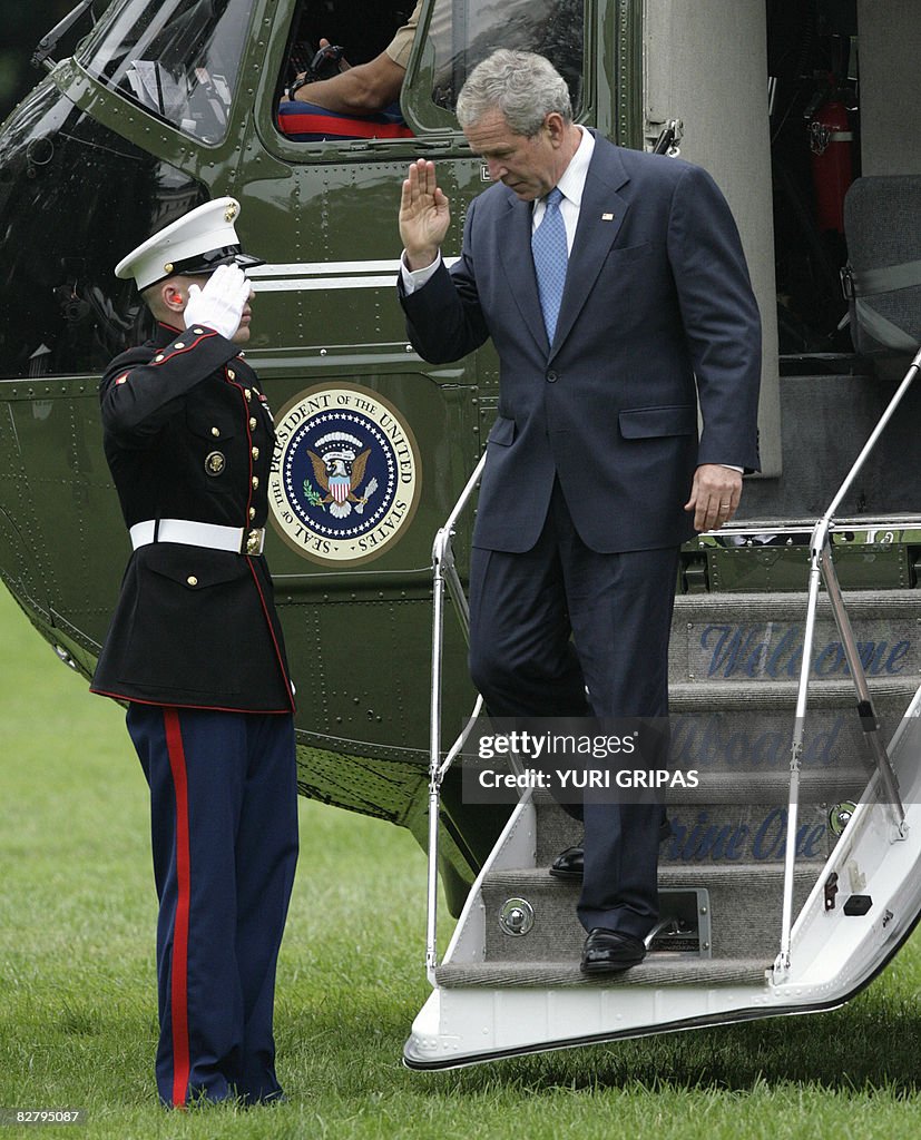 Us President George W Bush Salutes From The Steps Of The Marine