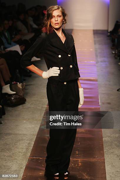 Laurie Foon Photos and Premium High Res Pictures - Getty Images Laurie Foon Photos and Premium High Res Pictures - Getty Images