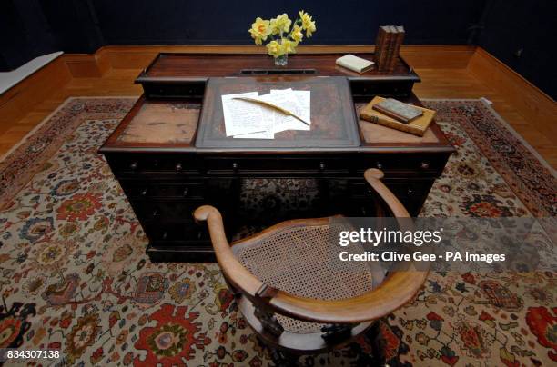 Chair Desk Of Charles Dickens Photos And Premium High Res Pictures Getty Images