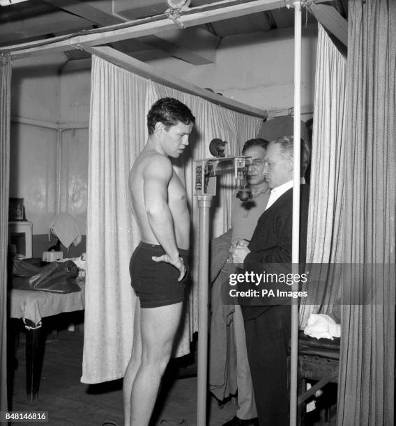 Terry Downes Boxer Photos and Premium High Res Pictures - Getty Images Terry Downes Boxer Photos and Premium High Res Pictures - Getty Images