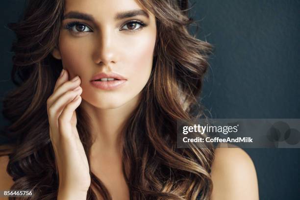 Female Face Shape Fotografias E Filmes Do Acervo Getty Images