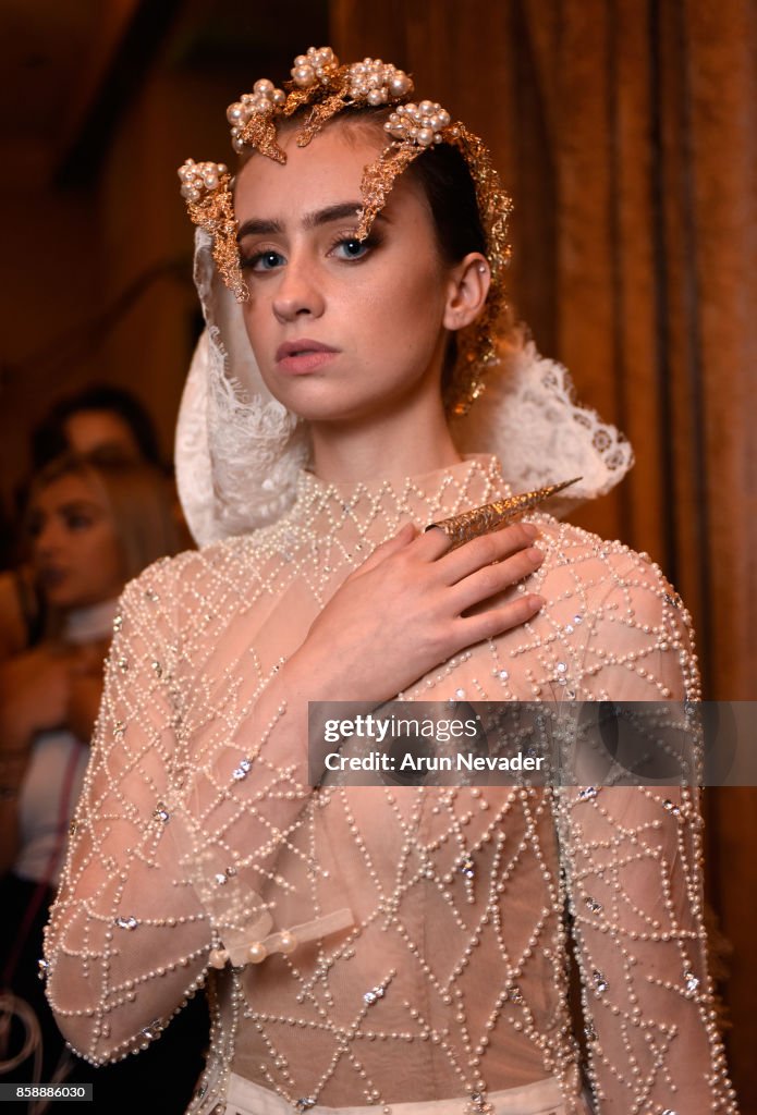 A Model Backstage At Los Angeles Fashion Week Ss18 Art Hearts Fashion