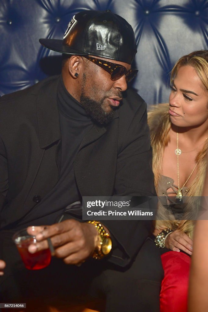 R Kelly And Halle Calhoun Attend A Party At Amora Lounge On October News Photo Getty Images