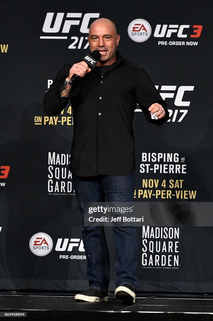 Joe Rogan Speaks To The Crowd During The Ufc 217 Weigh In Inside