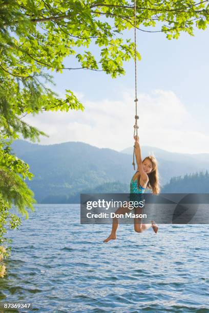 Girl Rope Swing Foto E Immagini Stock Getty Images