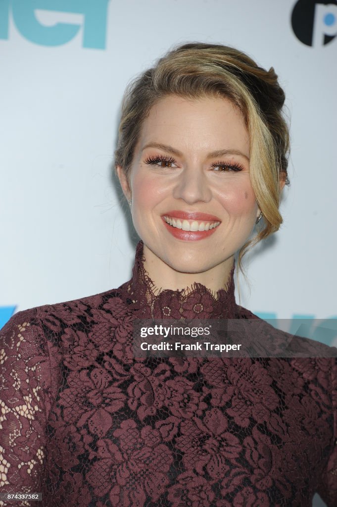 Actress Ali Liebert Attends Lionsgates Premiere Of Wonder Held At Nachrichtenfoto Getty