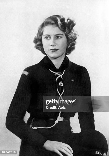 Princess Elizabeth Of England Young Wearing Girl Scout Uniform In 1943