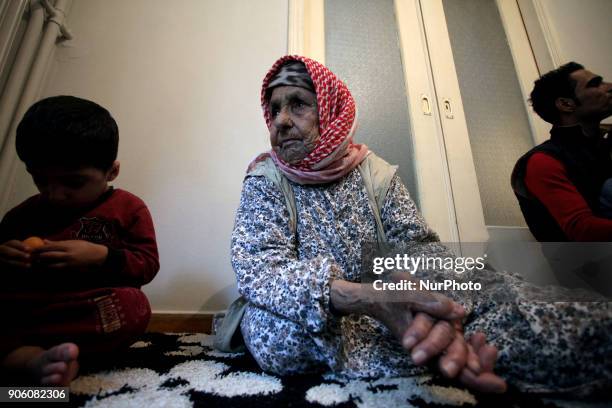 Laila Saleh 110 Years Old Refugee In Athens Photos And Premium High Res