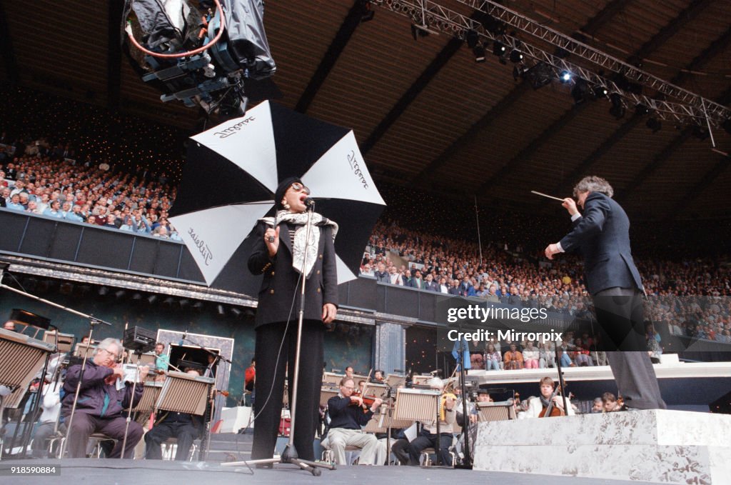 Shirley Bassey Performing At The Cor World Choir Concert At Cardiff