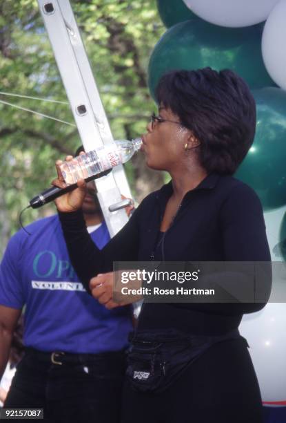 Black Talk Show Host Photos And Premium High Res Pictures Getty Images