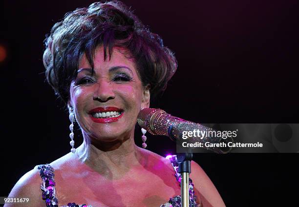 Electric Proms Shirley Bassey Photos And Premium High Res Pictures