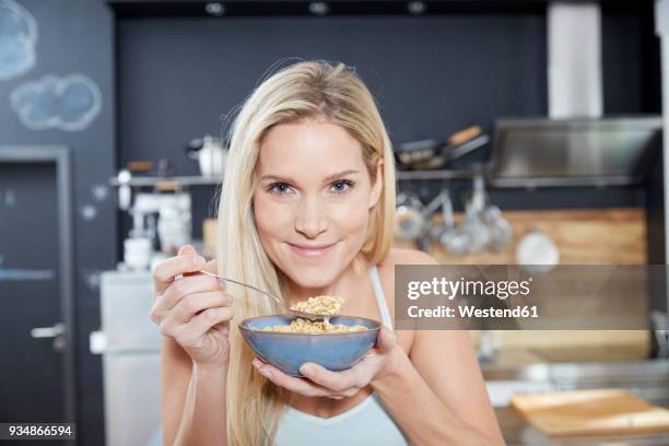 Cereal Bowl Kitchen Photos And Premium High Res Pictures Getty Images