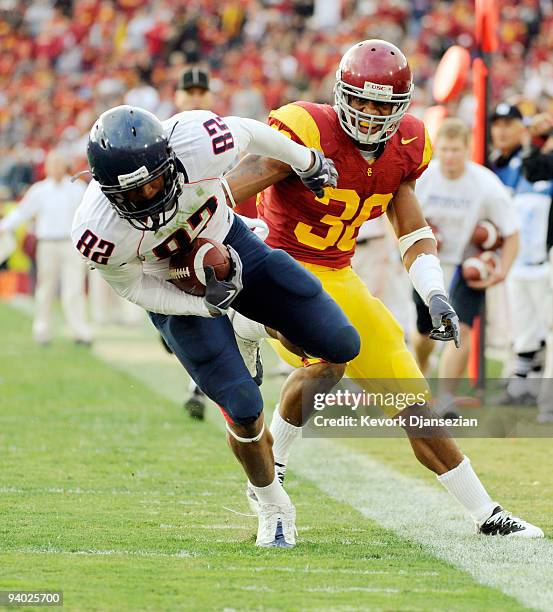 Juron Criner Photos And Premium High Res Pictures Getty Images