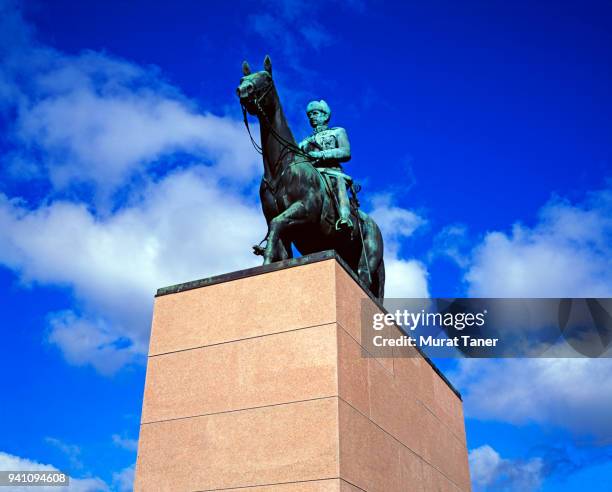 Equestrian Statue Of Marshal Mannerheim Photos et images de collection ... Equestrian Statue Of Marshal Mannerheim Photos et images de collection ...