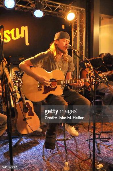 Lead Singer For Puddle Of Mudd Wes Scantlin Performs At The Launch News Photo Getty Images