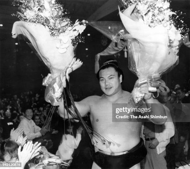 Grand Sumo Spring Tournament Day Photos And Premium High Res Pictures Getty Images