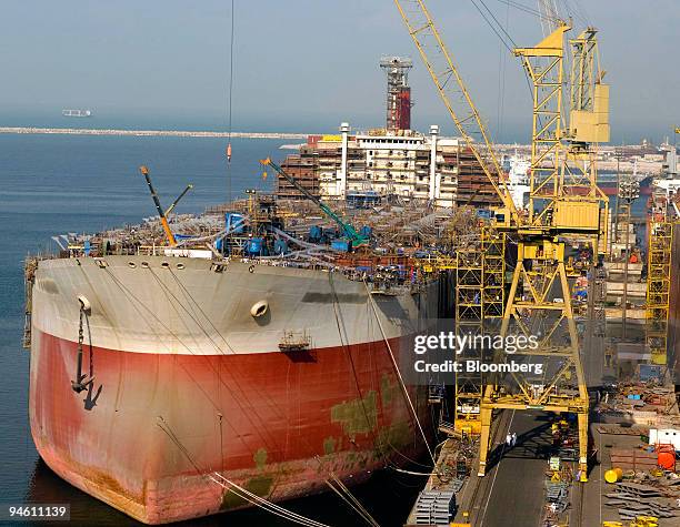 667 Floating Cranes Stock Photos, High-Res Pictures, and Images - Getty ... 667 Floating Cranes Stock Photos, High-Res Pictures, and Images - Getty ...
