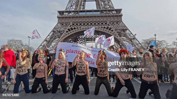Femen Photos Photos Et Images De Collection Getty Images