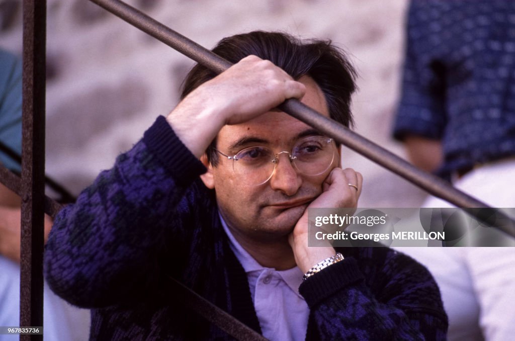 Portrait de Jacques Attali, à Solutré, France le 22 mai 1988. News ... Portrait de Jacques Attali, à Solutré, France le 22 mai 1988. News ...