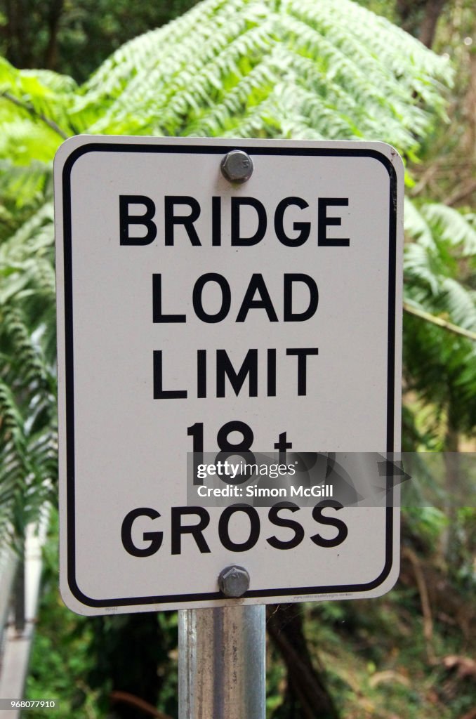 Bridge Load Limit Of 18 Tonne Gross Sign High-Res Stock Photo - Getty ... Bridge Load Limit Of 18 Tonne Gross Sign High-Res Stock Photo - Getty ...