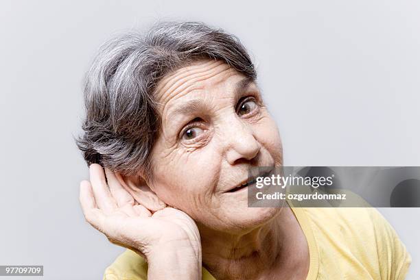 Senior Woman Cant Hear Photos et images de collection - Getty Images Senior Woman Cant Hear Photos et images de collection - Getty Images