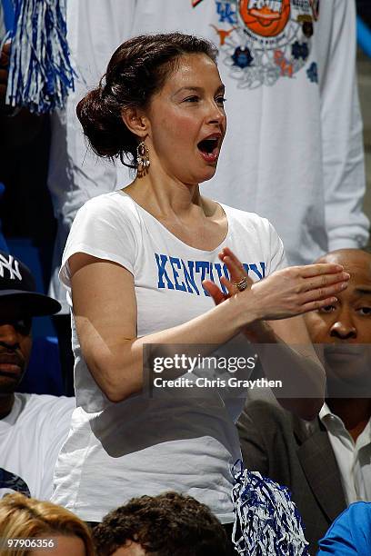 Actress Ashley Judd Photos And Premium High Res Pictures Getty Images