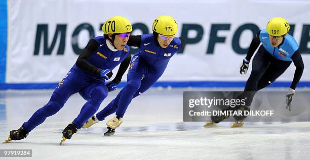 J R Celski Photos and Premium High Res Pictures - Getty Images J R Celski Photos and Premium High Res Pictures - Getty Images