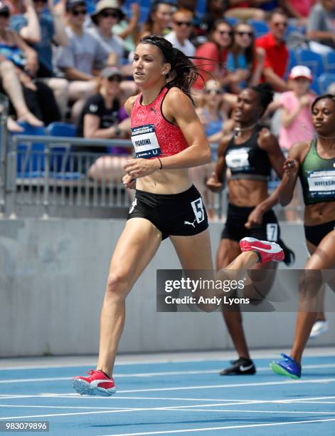 Run Womens 200 Meter Dash Photos And Premium High Res Pictures Getty